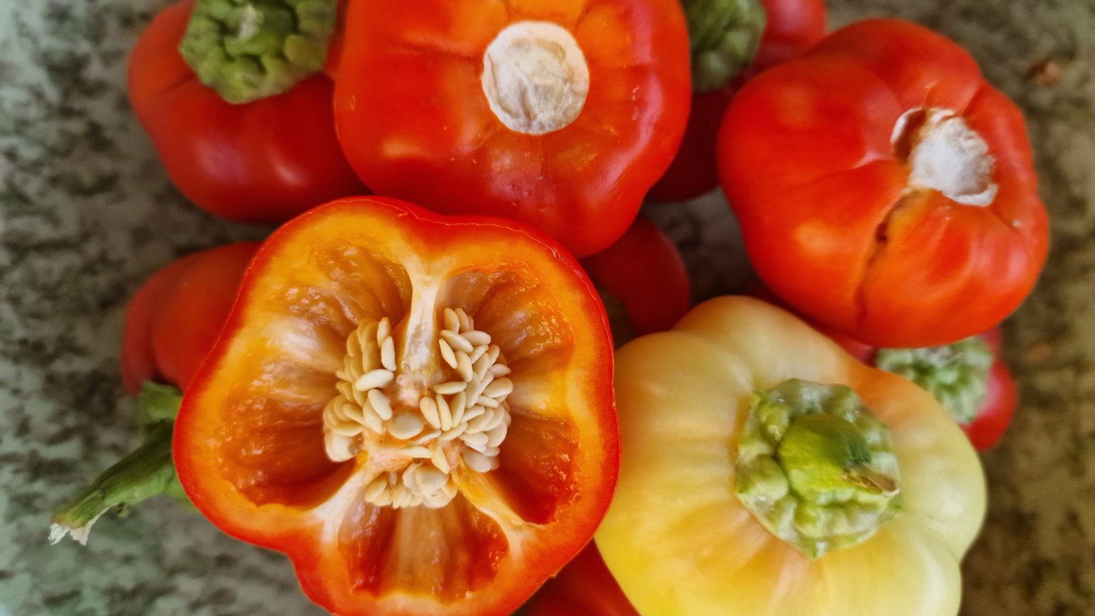 Sweet Apple Kambe Sweet Pepper Seeds - Sweet Apple Kambe Pepper Seeds